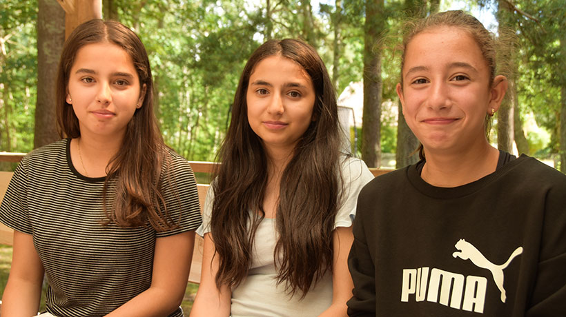 Kollo med glass, sjögräskrig och vit sand mellan tårna | Frälsningsarmén